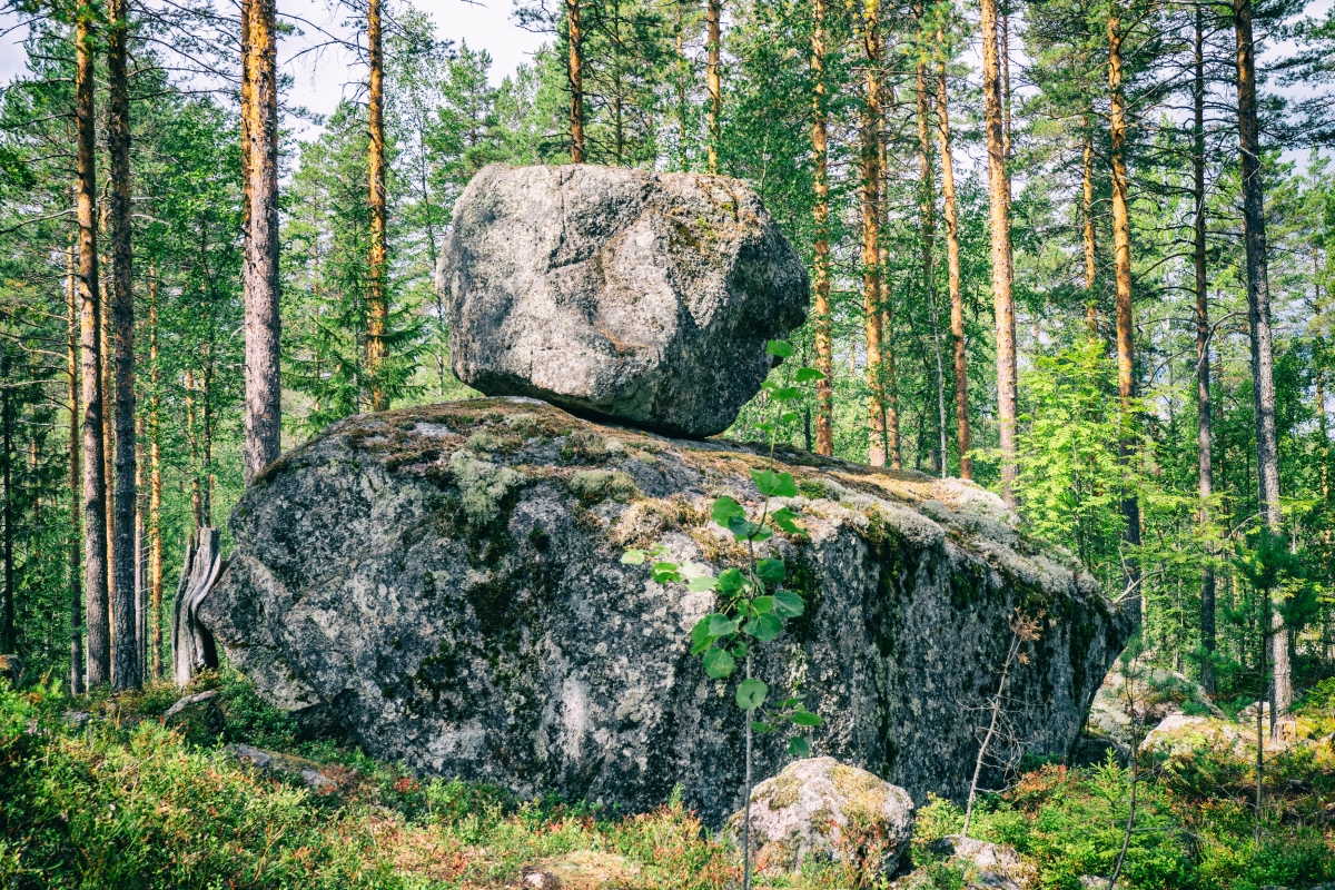 Hiidenkivi Vedenjakajareitist 